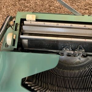 Smith Corona | Other | Vintage Smith Corona Corsair Deluxe Portable ...